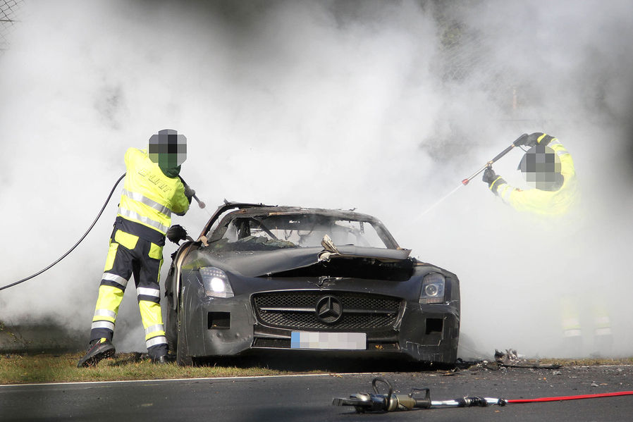 Mercedes Benz SLS AMG Black Series se incendia en el Nürburgring |Auto-Blog