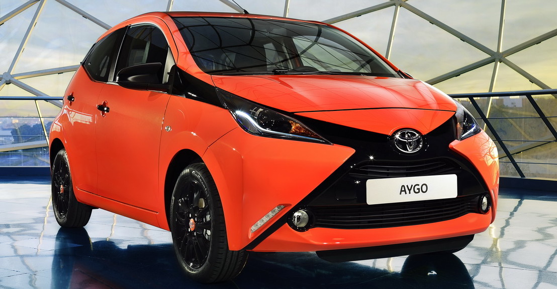 Toyota Aygo - un auto enano disfrazado de Deadpool |Auto-Blog